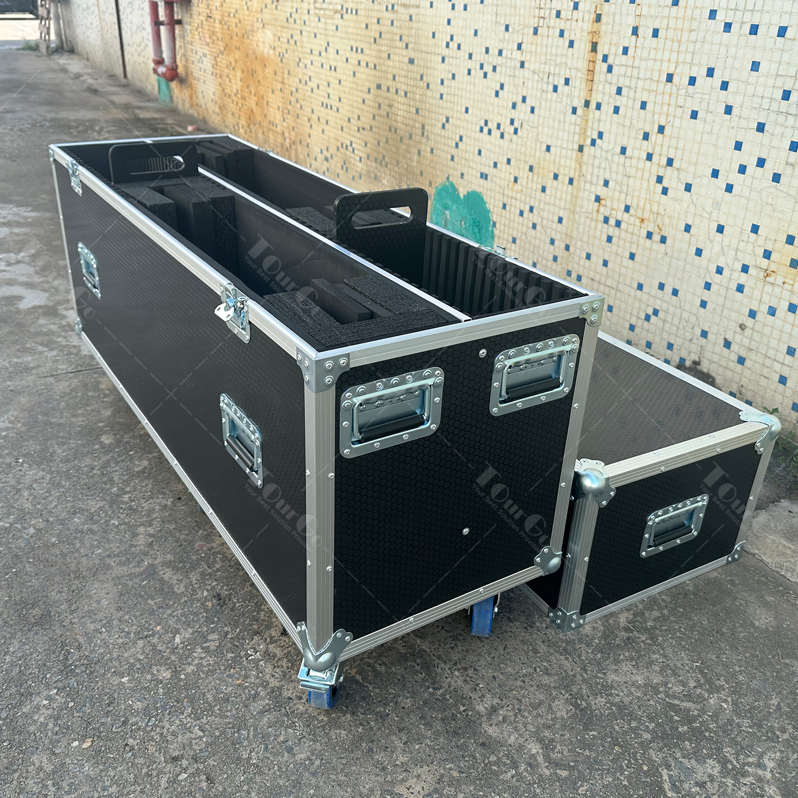 DUAL 32″-55″ Universal Adjustable LCD/LED/Plasma TV Flight Case With 4 ...