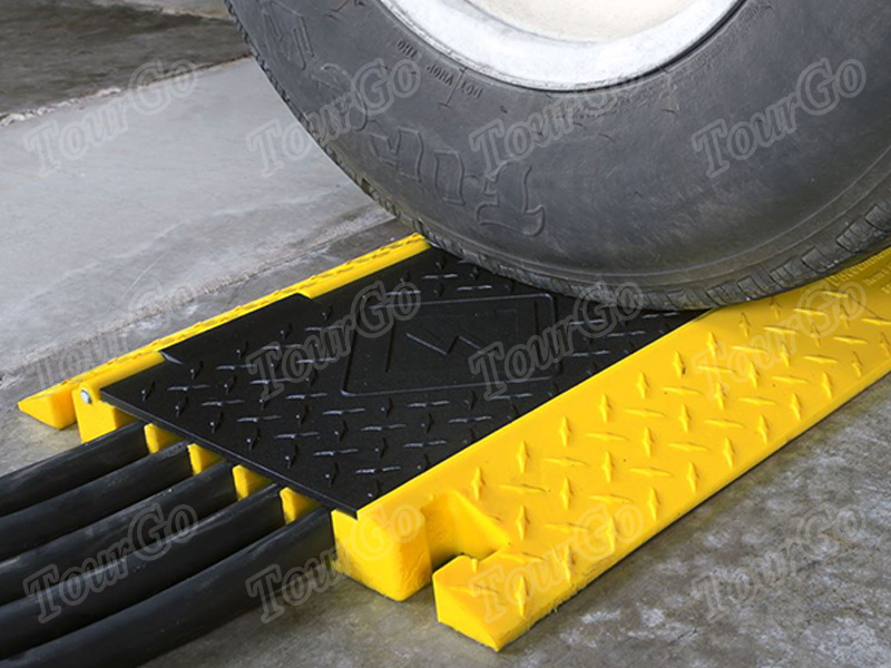 5-Channel Linebacker Cable Protector Ramps for 1.3″ diameter cables ...
