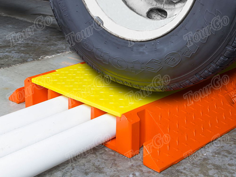 4-Channel Linebacker Cable Protector Ramp for 3″ diameter cables ...